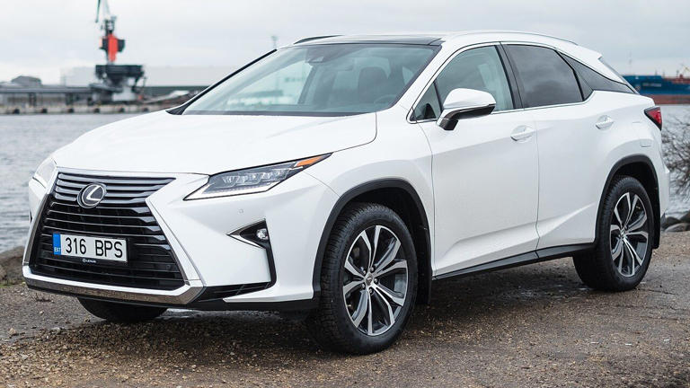 Mechanics keep finding transmission failures in high-mileage luxury ...