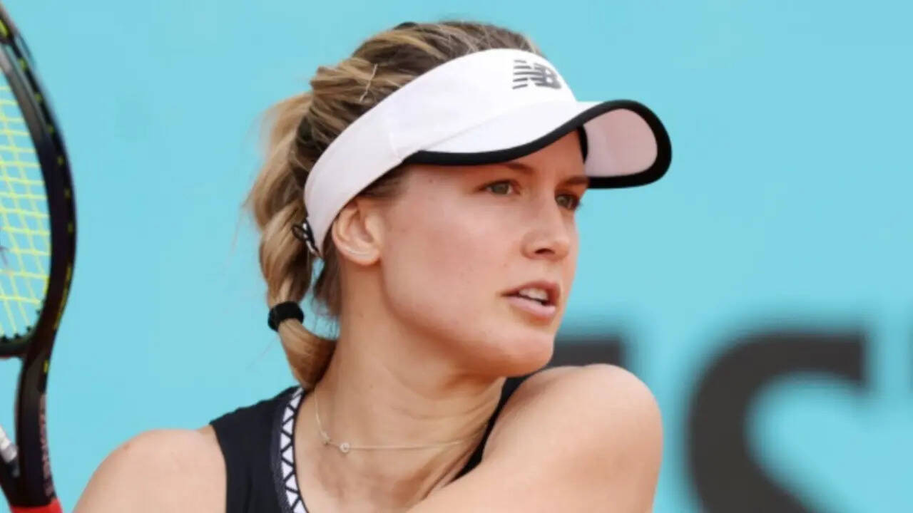 Tennis star Eugenie Bouchard shows off beach dance moves in bikini in ...