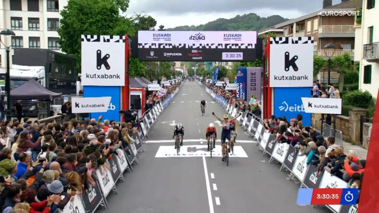 Itzulia Women : Mischa Bredewold prend déjà les commandes
