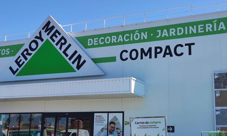 Hoy puedes comprar en Leroy Merlin este kit solar para balcón sin obras ...