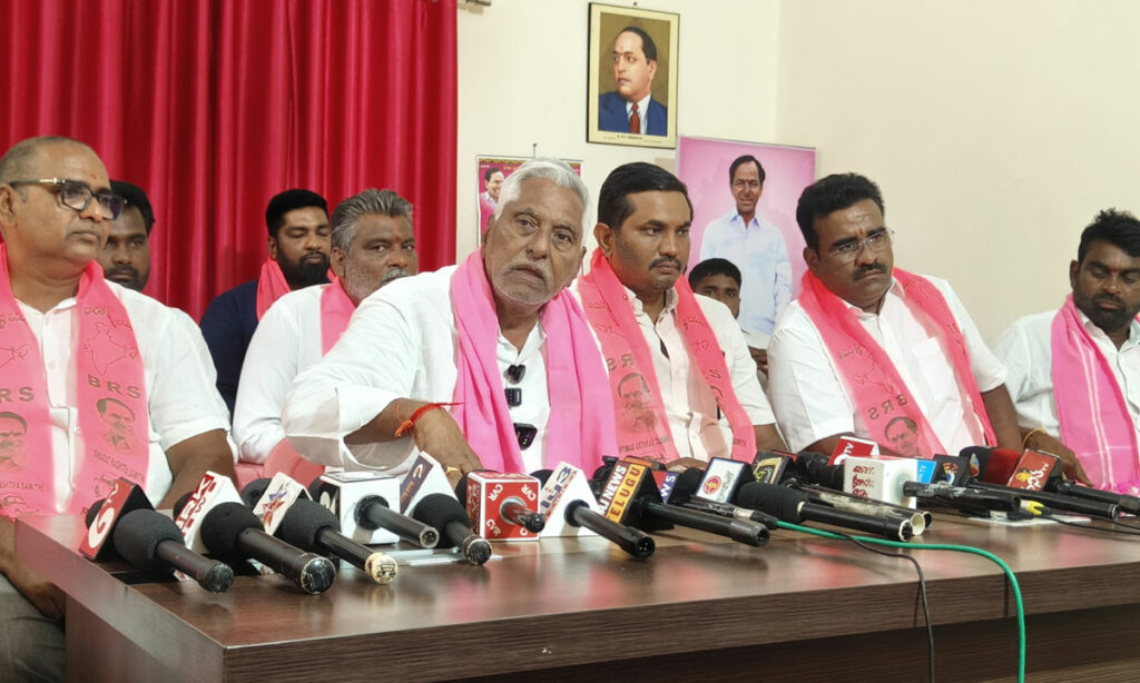 Jeevan Reddy | పంట విక్రయించుకునేందుకు అన్నదాతల పడిగాపులు.. బీఆర్‌ఎస్ ...