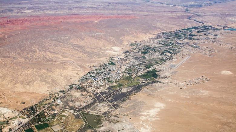 Just outside Nevada's Valley of Fire is a unique desert community full ...