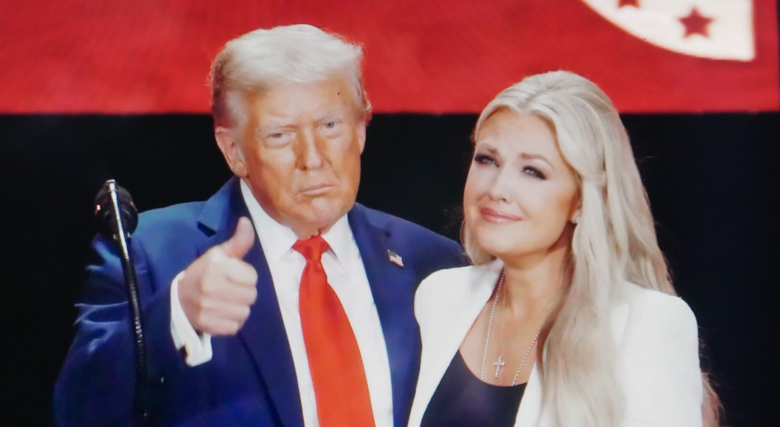 De nombreux internautes découvrent l’étrange lien entre Donald Trump et ...