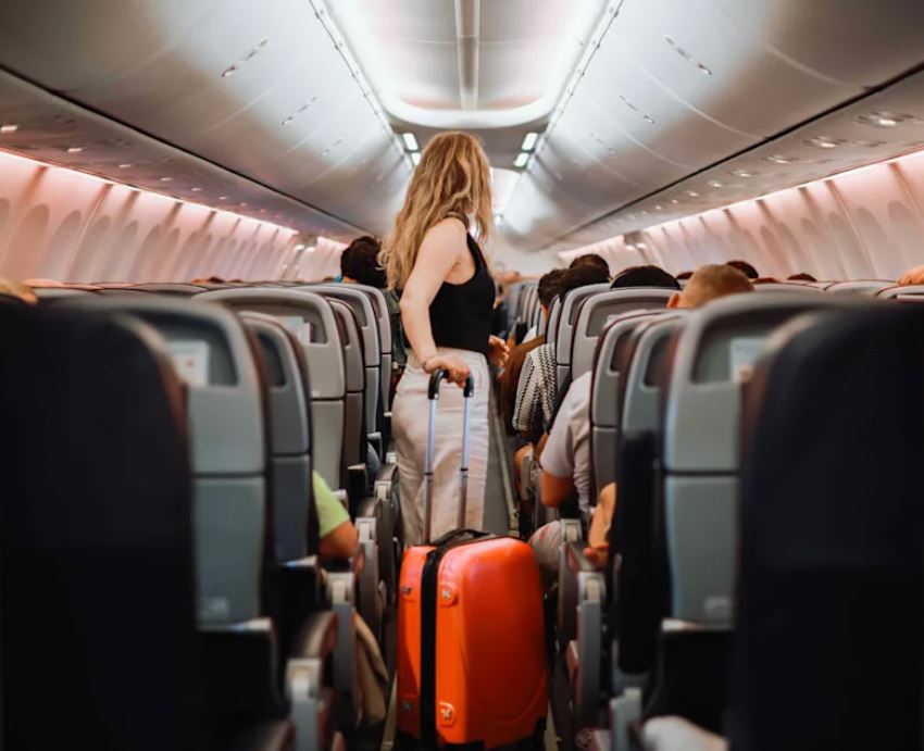 8 things you should always carry on a plane, according to a frequent flier