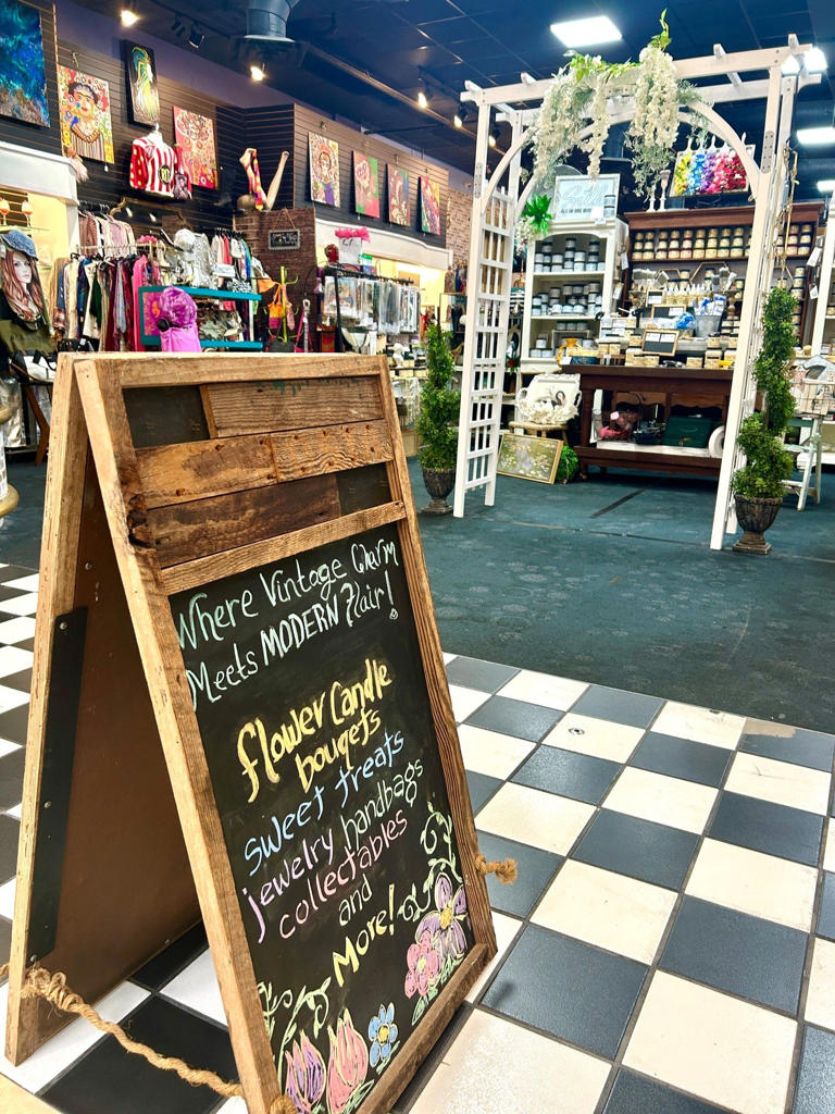 New Fort Myers mini mall opens with vintage clothes, furniture, art