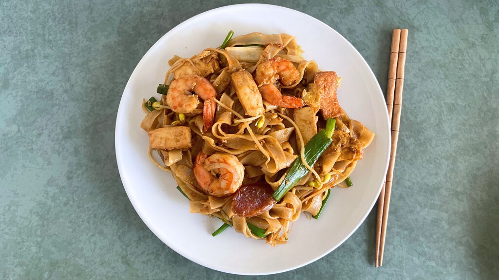 Cómo hacer char kway teow, los famosos fideos salteados del sudeste ...