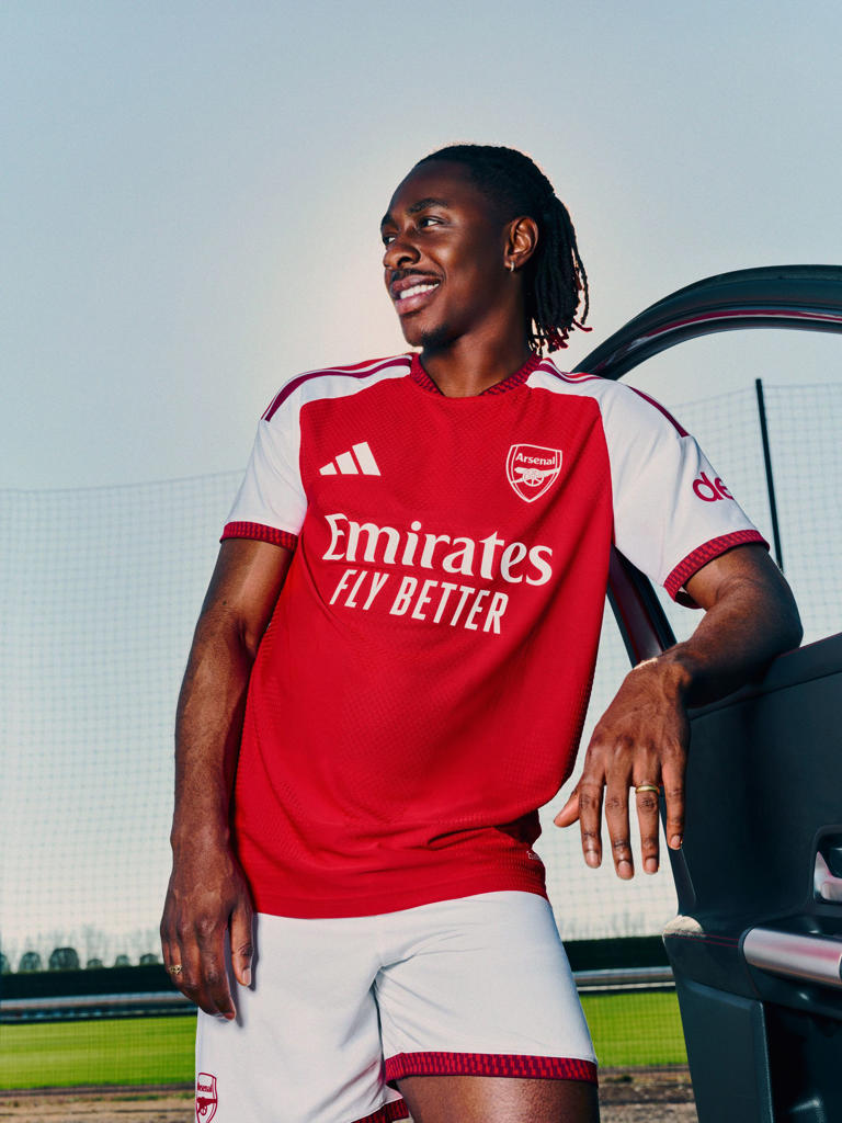 Arsenal reveal new home kit celebrating 20 years of the Emirates