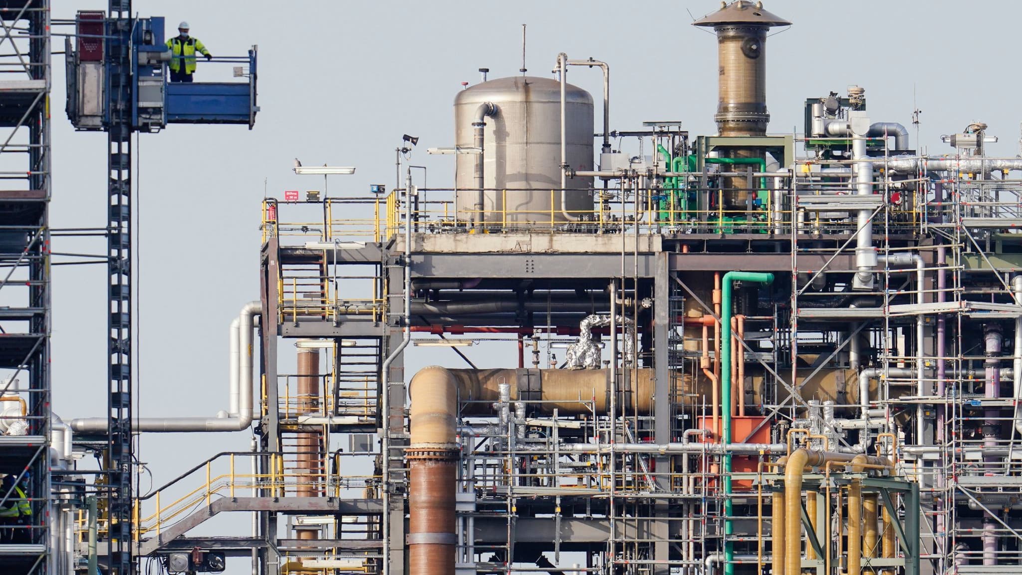 Chemie, Papier, Glas: energieintensive Industrie fährt Produktion zurück