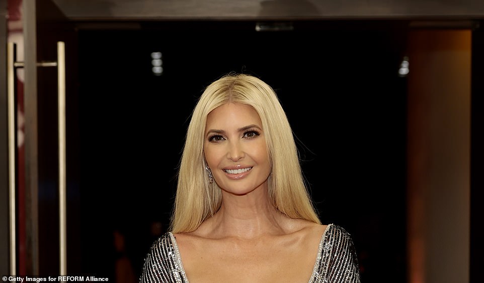 Ivanka Trump and lookalike daughter Arabella pose in matching outfits