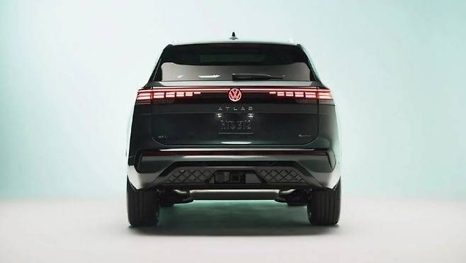 282 HP, 8-speed automatic, 10.25-inch screen VW Atlas shows Palisade ...