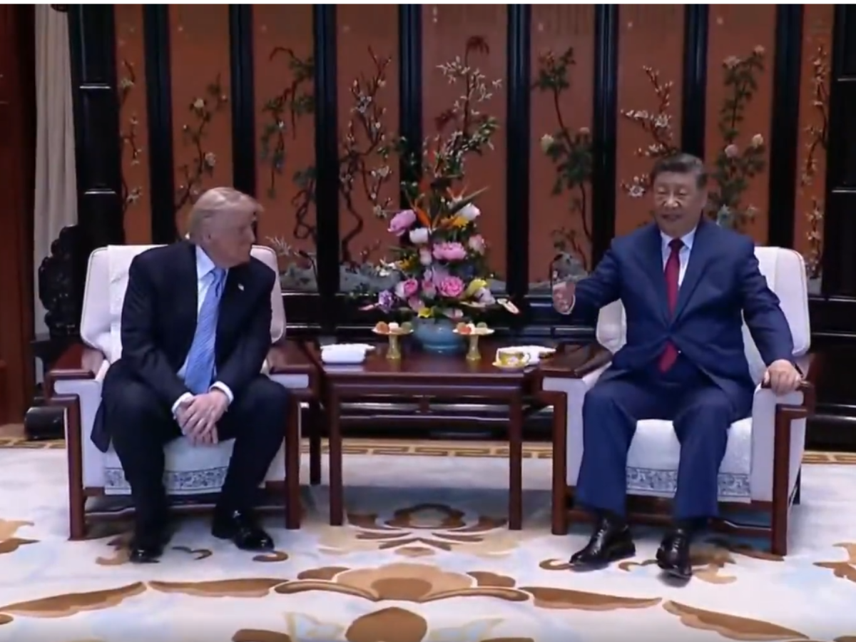 Did Xi Jinping make Donald Trump sit on a smaller sofa?