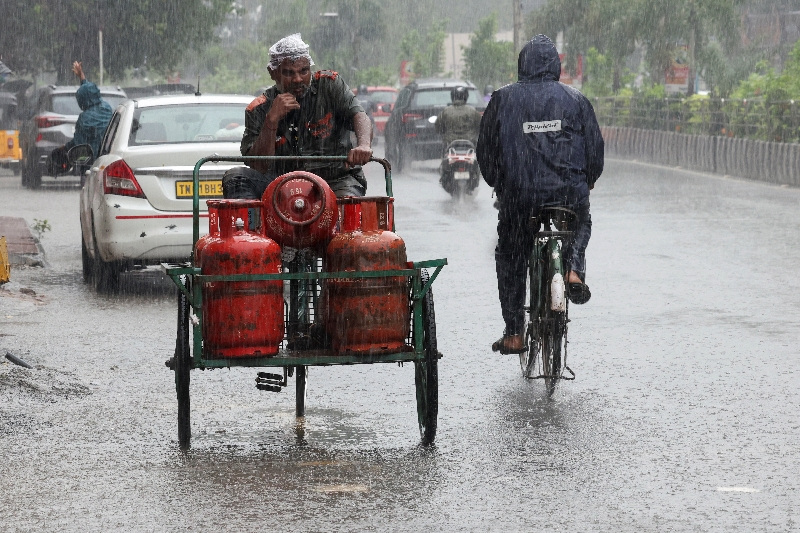 Monsoon rains to hit southern Indian coast early, spurring crop planting