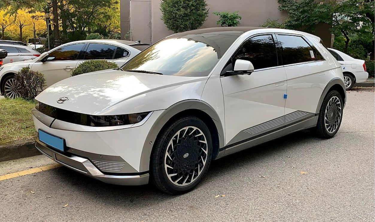 Hyundai’s Ioniq 5 uses its super fast charging time to stand out from ...