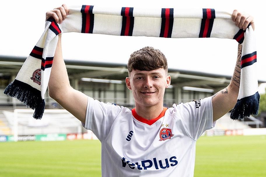 Full-back agrees two-year deal to stay with AFC Fylde