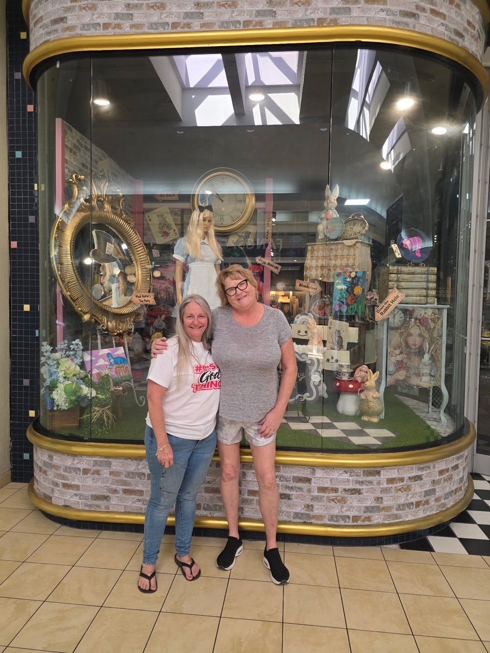 New Fort Myers mini mall opens with vintage clothes, furniture, art