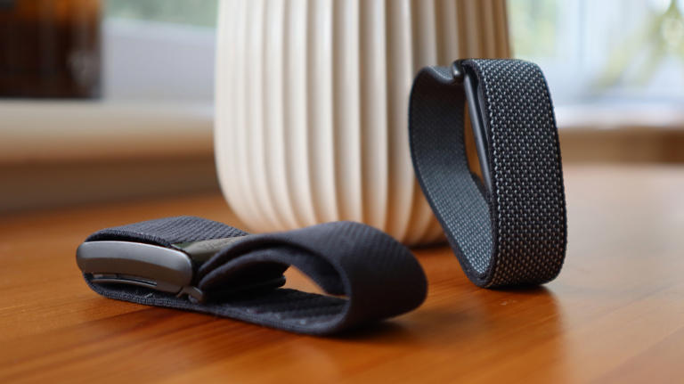 Fitbit Air vs Whoop: Screenless fitness trackers compared