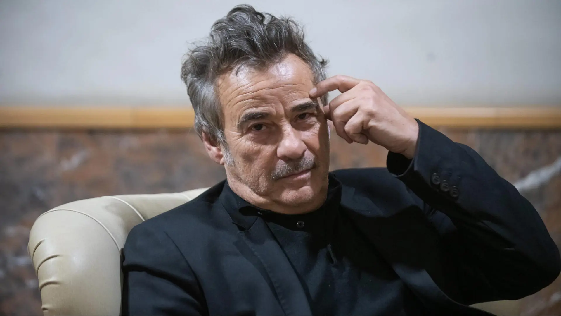 El actor Eduard Fernández recibirá el Premio Luis Buñuel del 54º ...