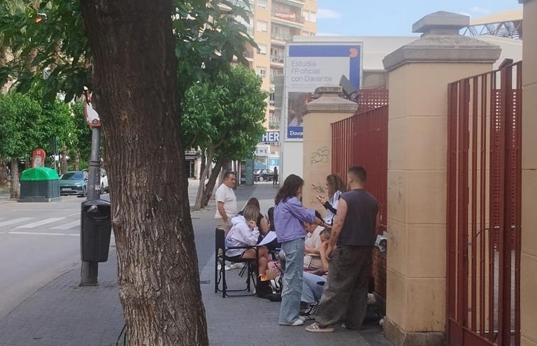 Colas para ver a Aitana en la Plaza de Toros de Murcia: "Hay muchas ganas"