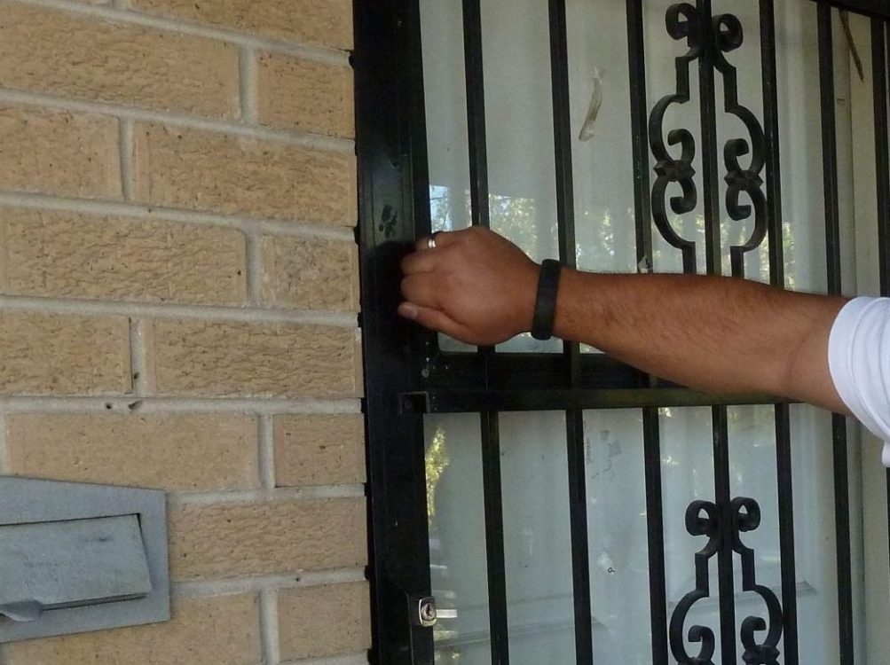 Dear Abby: Bothersome man won't leave neighbour alone