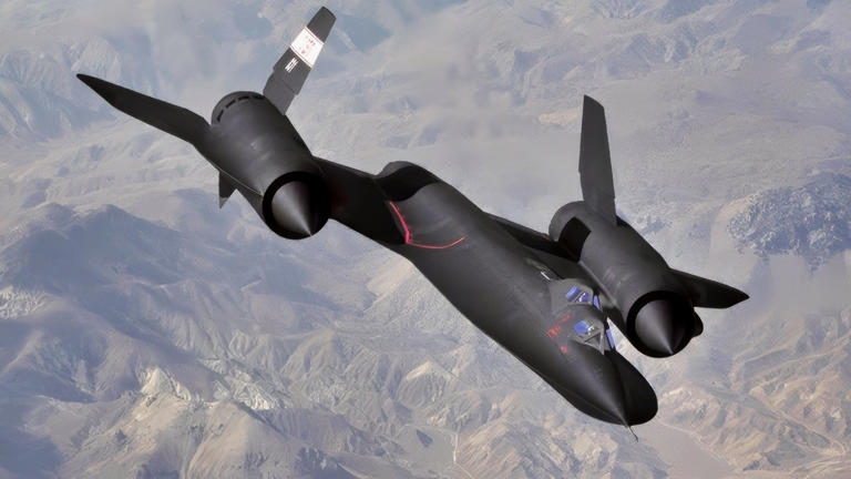 The SR-71 Blackbird’s titanium parts made in summer corroded and those ...