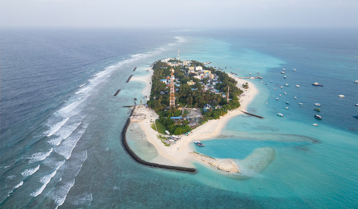 Five tourists die 160ft underwater off 'paradise' holiday island as ...