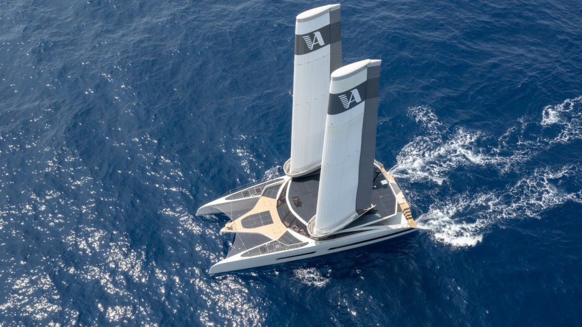 Spettacolo nel mare di Napoli, arriva il catamarano Ganany: è la prima ...