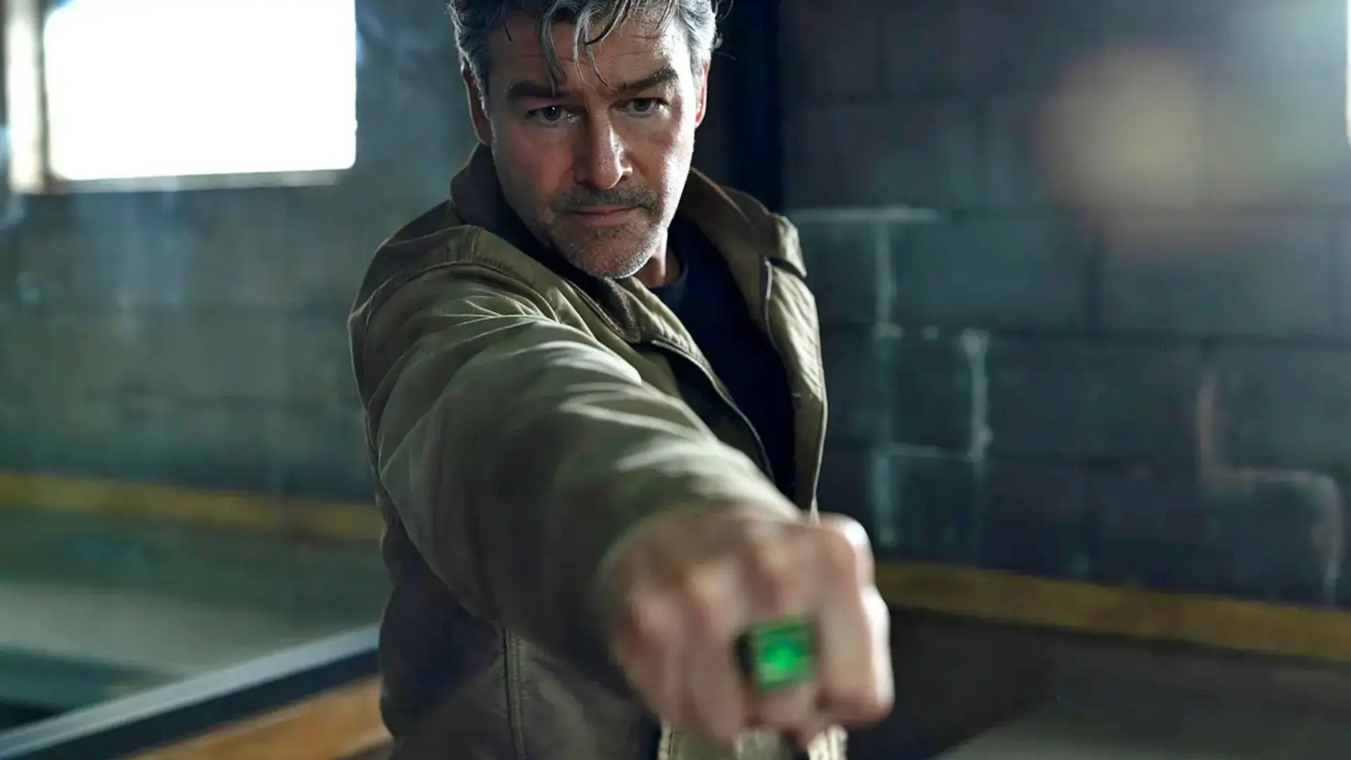 Linternas presenta un nuevo adelanto, con Kyle Chandler y Aaron Pierre ...