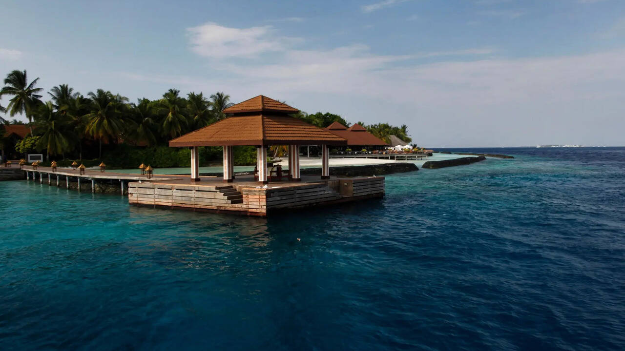 Maldives authorities search for bodies of Italian divers following cave ...