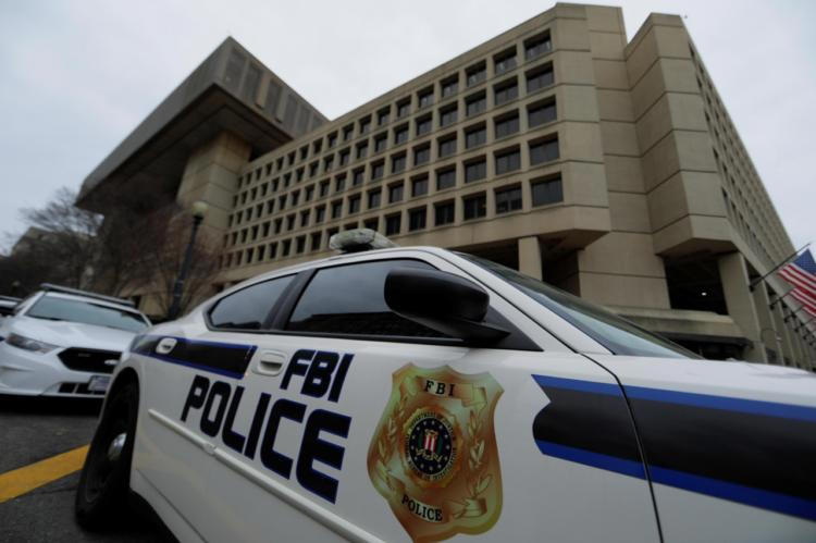 Le FBI offre 200 000 dollars pour l’aider à arrêter une ex-agente ayant ...