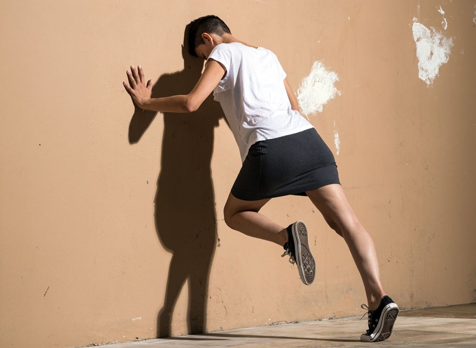 I'm a trainer and these are the 6 wall exercises adults over 60 need to ...