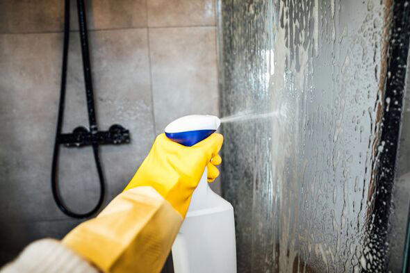 Make shower screens spotless with natural 3-ingredient spray you can ...