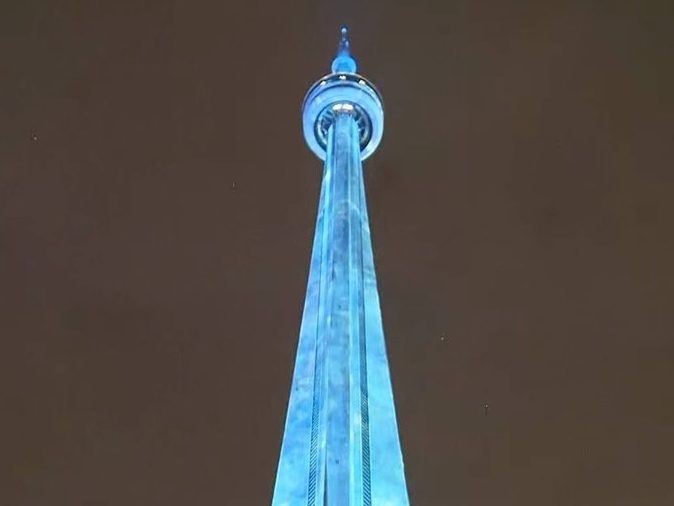 Warmington: Drake 'freezes' CN Tower to launch his new Iceman album
