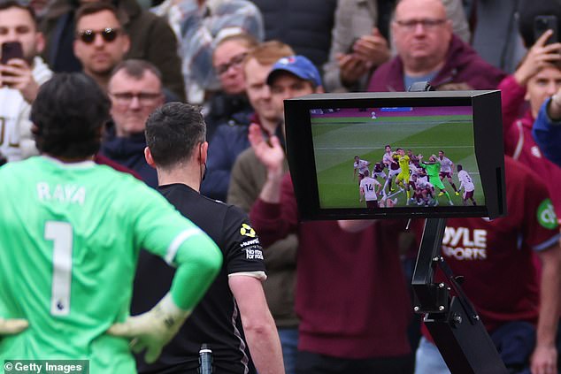 Daniel Farke casts doubt over his Leeds future with clear message to ...