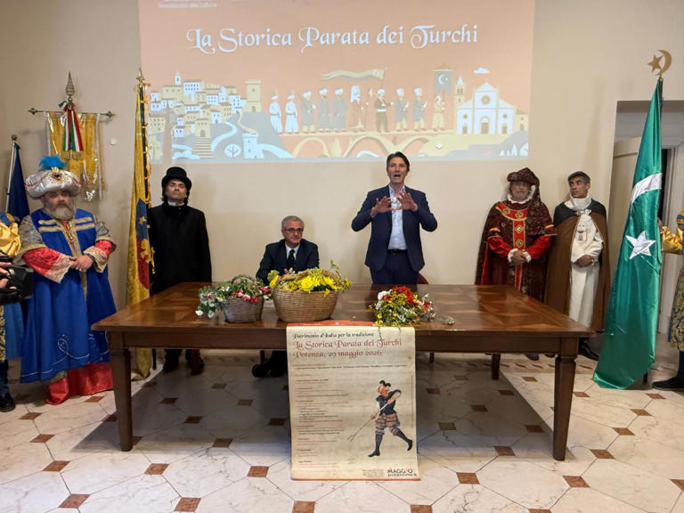 A Potenza, nella 'Storica Parata dei Turchi', tradizione, attualità e 1 ...