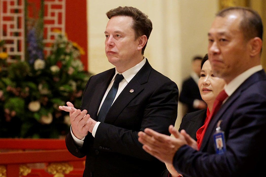'Clueless' Elon Musk caught on camera breaking protocol in China