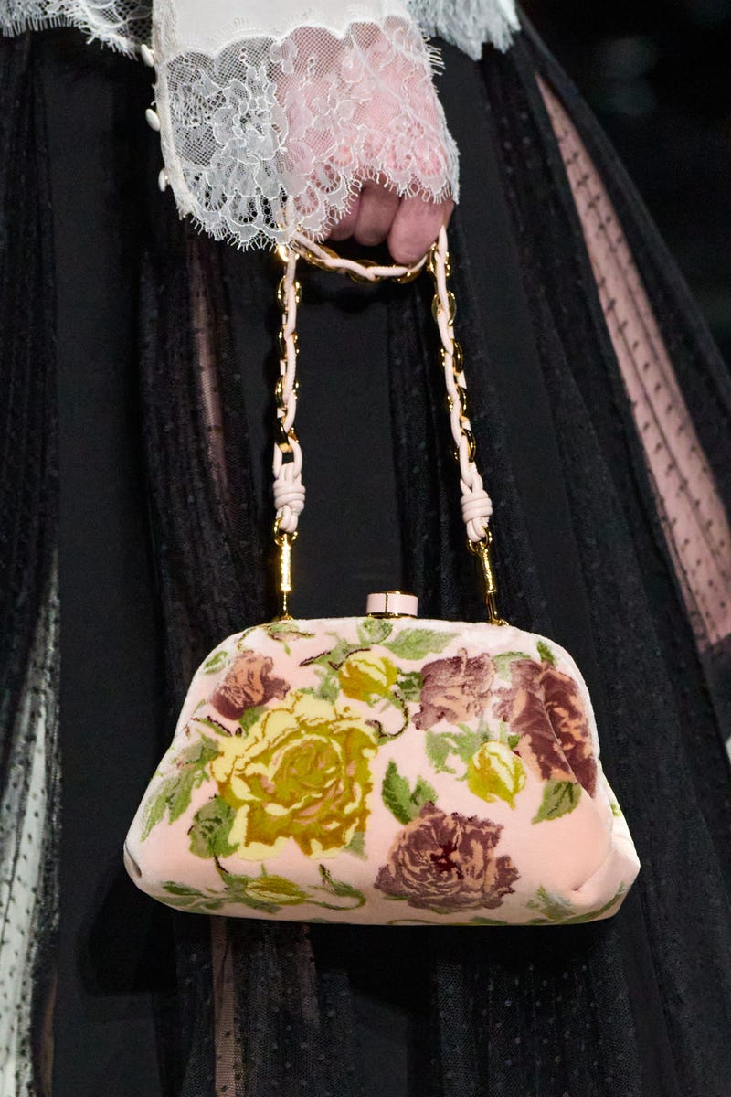 Los 10 bolsos de colores más bonitos de la pasarela que estarán de moda ...