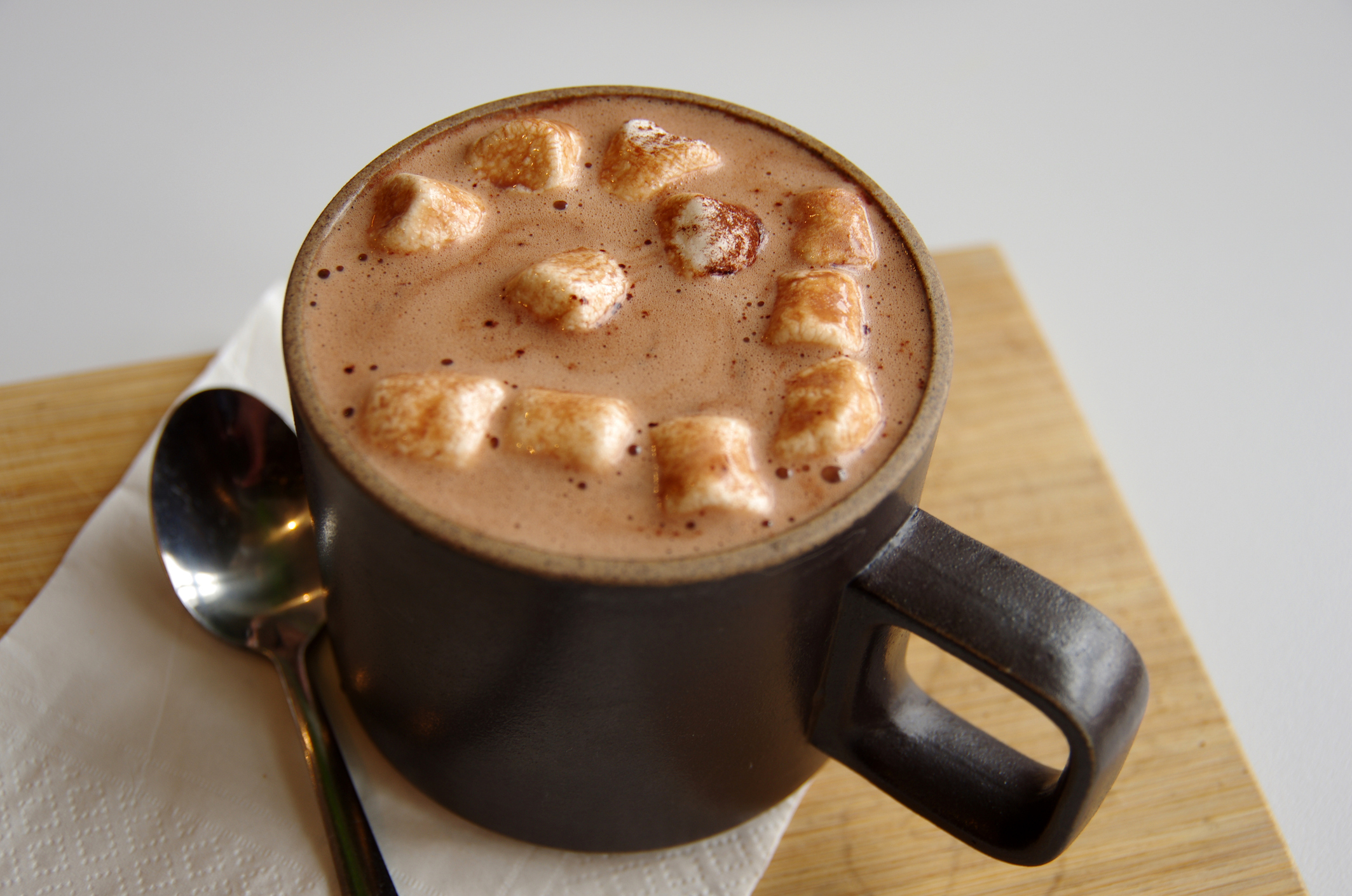 Chocolate quente “nuvem”: a receita de micro-ondas que fica ...