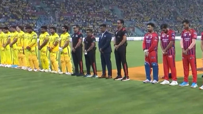 CSK and LSG players observe minute’s silence, wear black armbands in ...