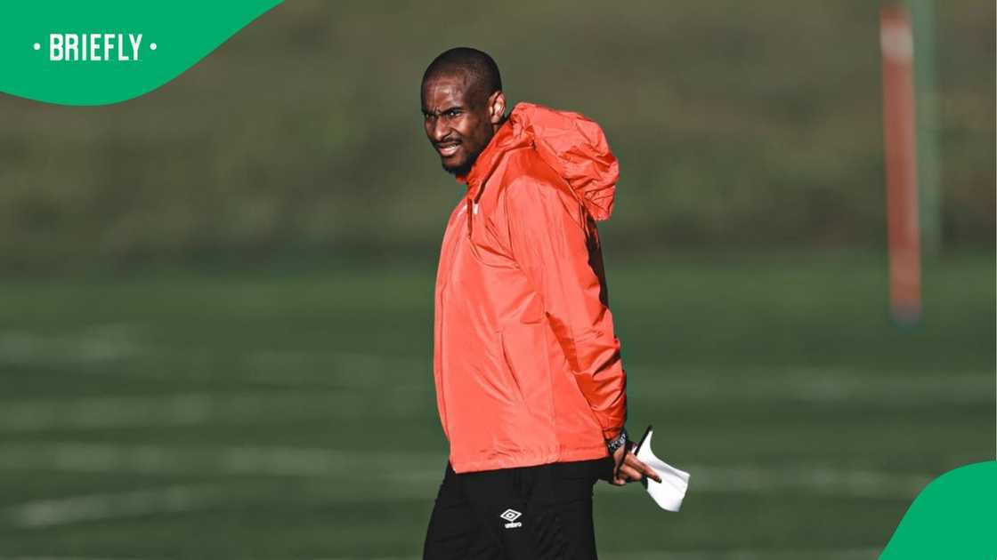 Rulani Mokwena’s Al-Ittihad match halted amid gunfire scare following ...