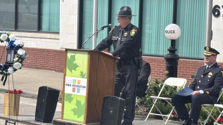 Huntington ceremony honors fallen officers