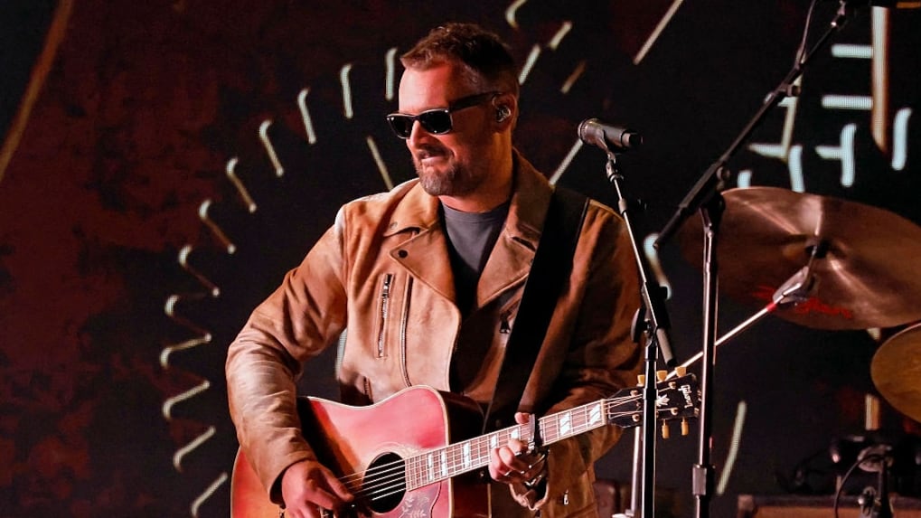 Eric Church shares graduation message in unique way at UNC Chapel Hill
