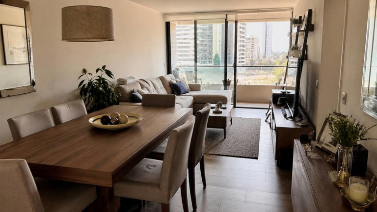 Los errores que hacen que tu living comedor se vea más pequeño