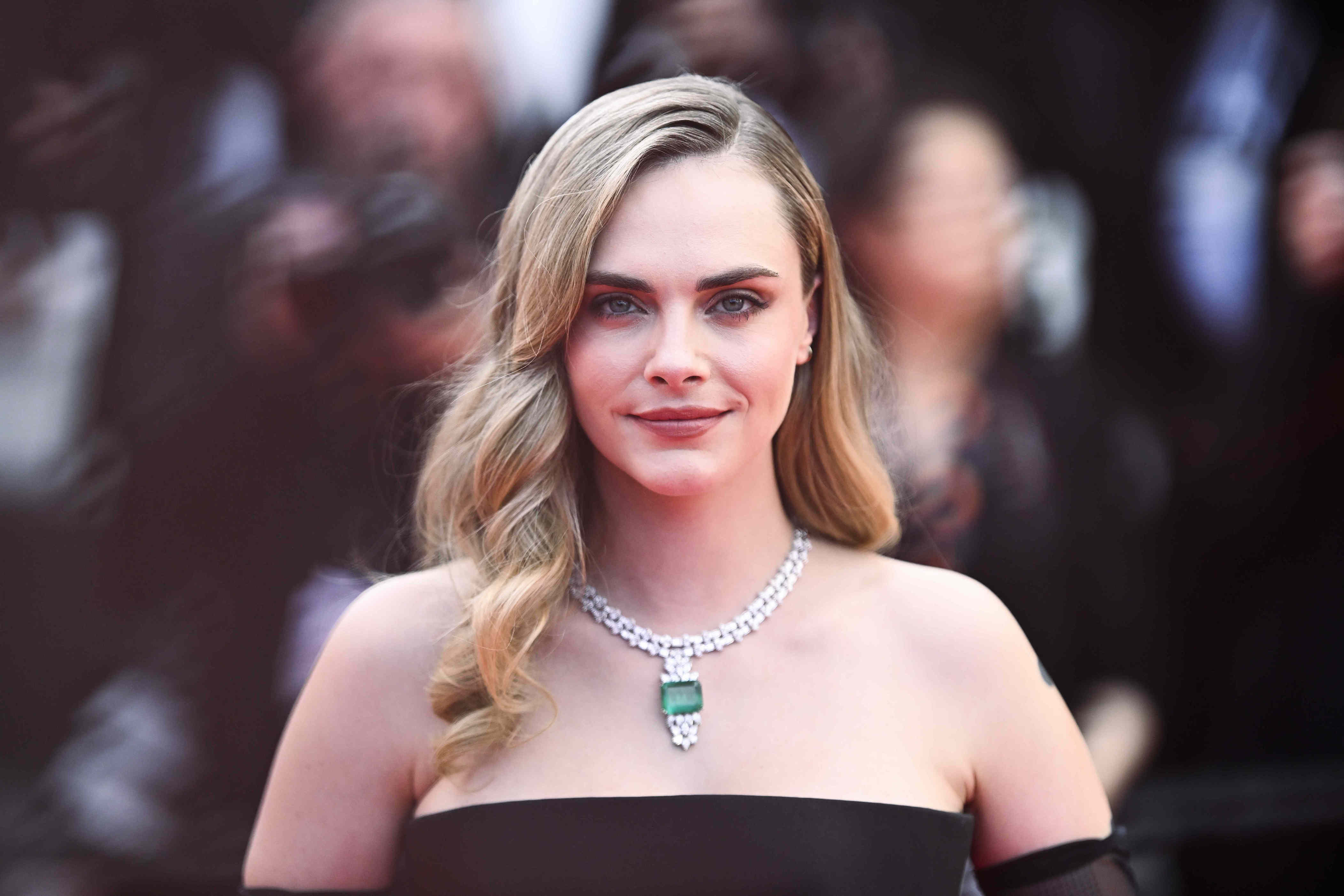 Cara Delevingne looks different debuting dramatic hair change while ...