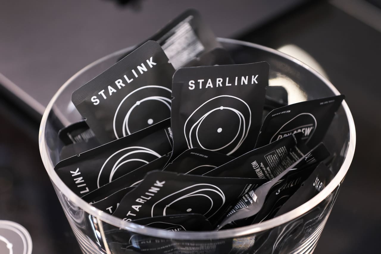Delta isn’t going with SpaceX for in-flight Wi-Fi, and Elon Musk isn’t ...