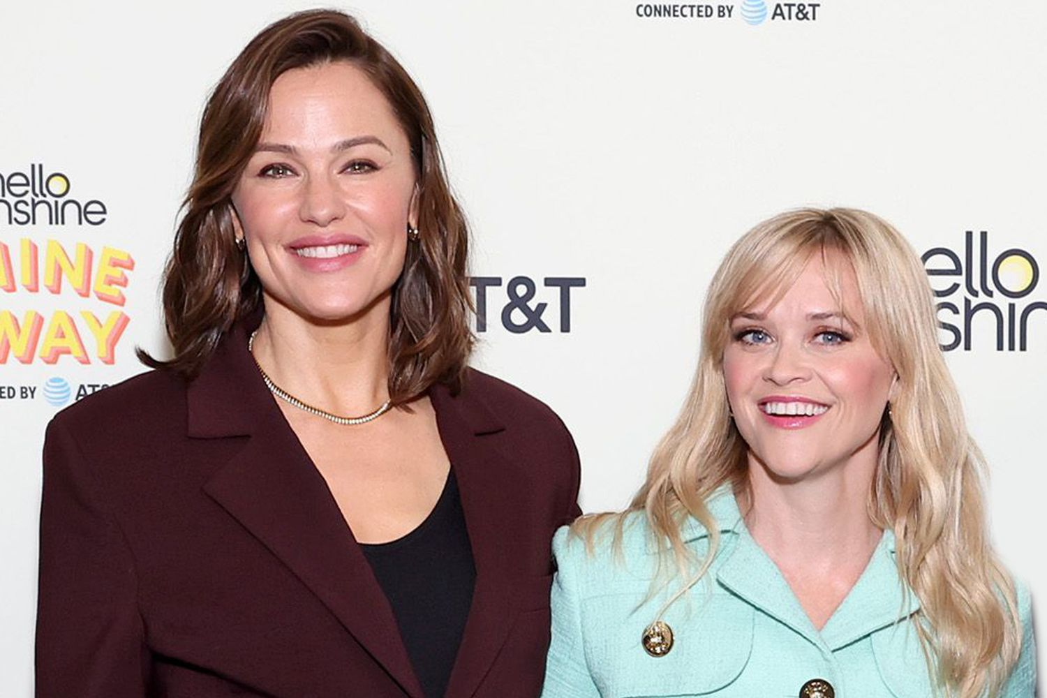 Reese Witherspoon and Jennifer Lopez wear these leg-elongating jeans ...