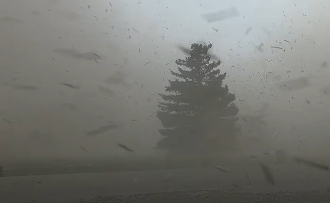 Damage, debris left in wake of major spring Saskatchewan storm
