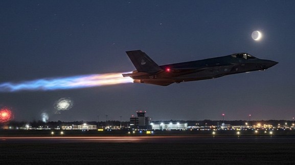 Watch these F-35As blast off into the night - "The power is relentless"