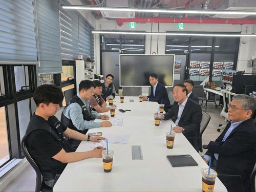 (3rd LD) Samsung Electronics union to proceed with strike despite ...