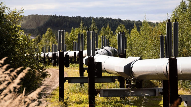 Which is the longest cross-country oil pipeline in the world?