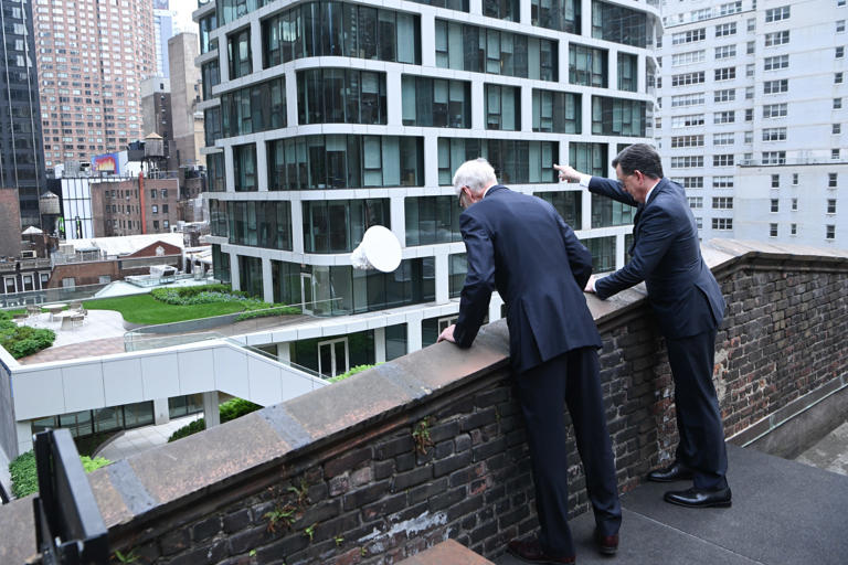 David Letterman returns to 'Late Show,' slams CBS for Colbert cancellation